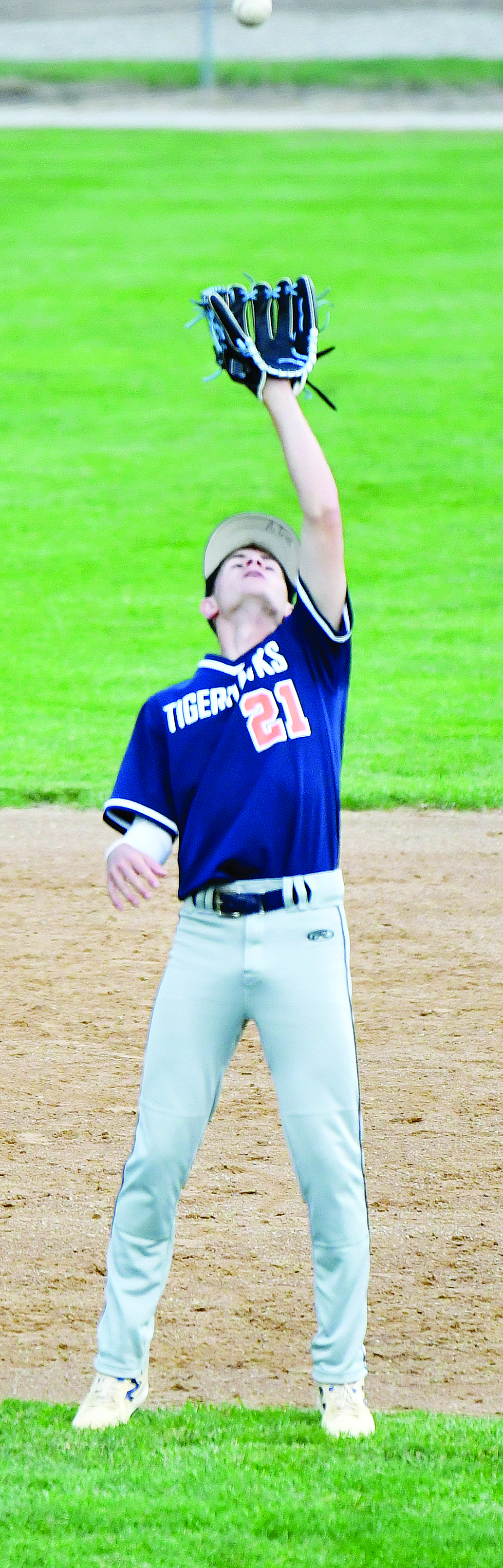 L-S baseball stays in first place after come-from-behind win over ...